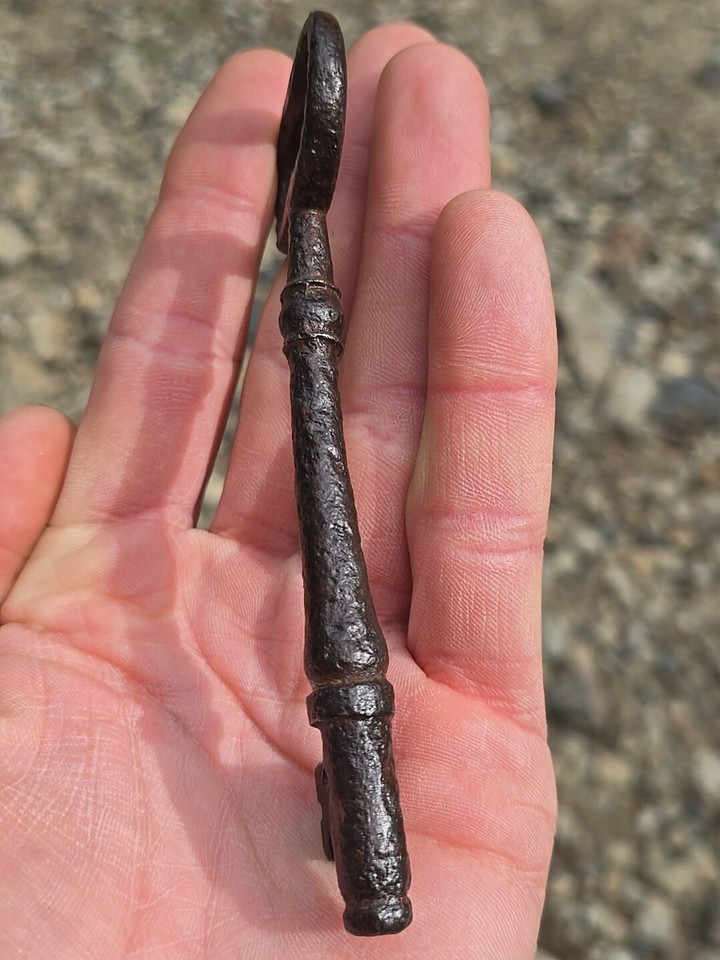 1 Big Antique Iron Skeleton Key ☆ Large Old English Gate Key☆ 4⅞ Inches ...