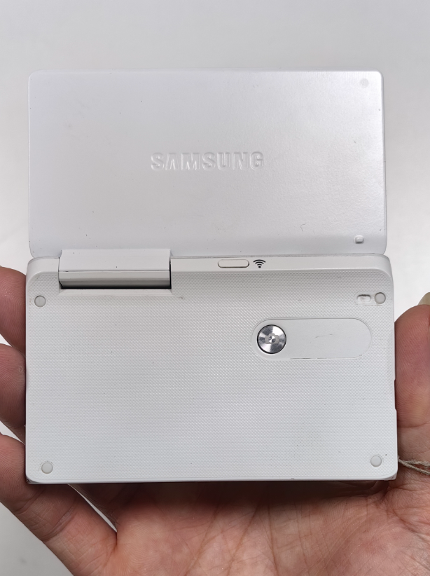 Samsung MV800 16.1MP 5X Optical Zoom Touch Screen Selfie Flip Out ...