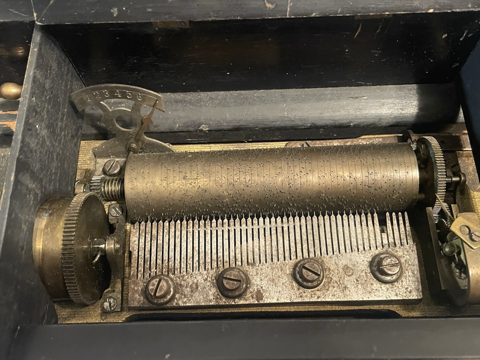 SWISS CYLINDER INLAID MUSIC BOX 6 AIRES WORKING PLAYS Late 1800's AS IS ...