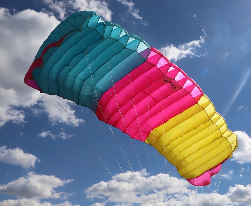 Reflex 145 skydiving parachute - 9 cell elliptical main canopy - great ...