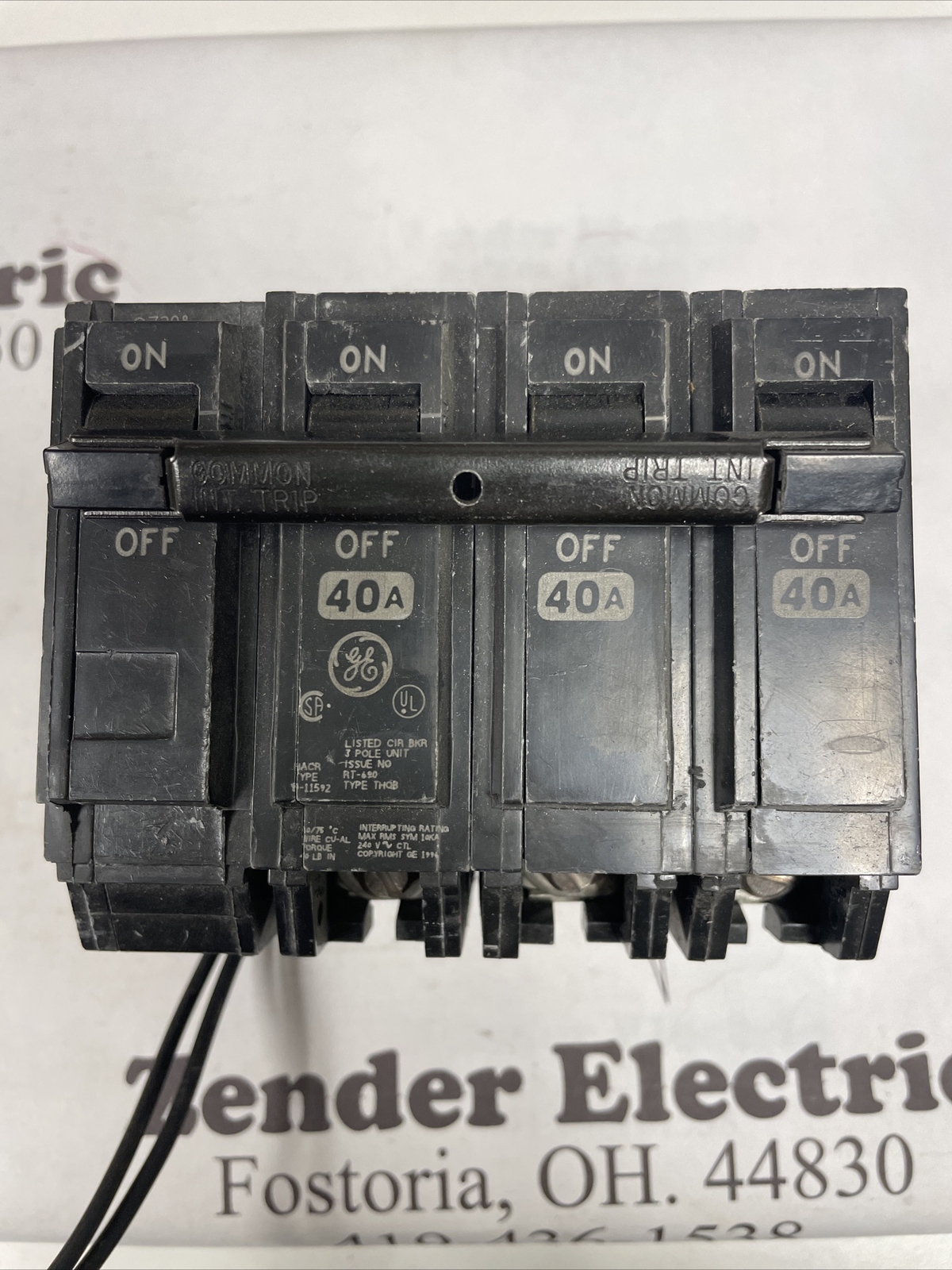 GE TYPE THQB -40 Amp 3 Pole 240 V with TQSTA1 SHUNT TRIP Circuit ...