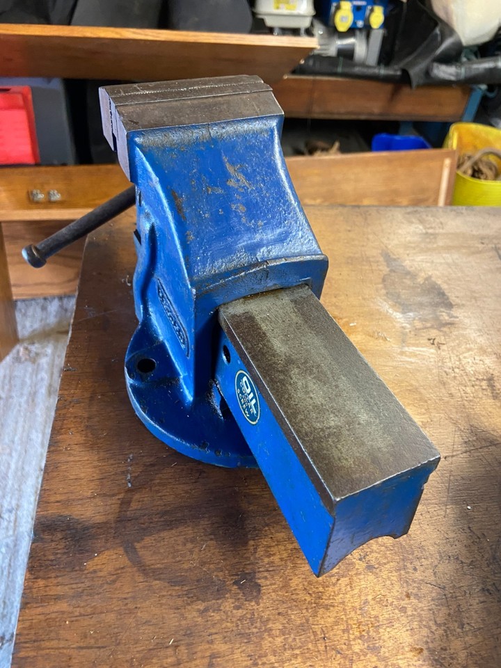 Genuine Record No. 2 bench vice in very good original condition made in ...