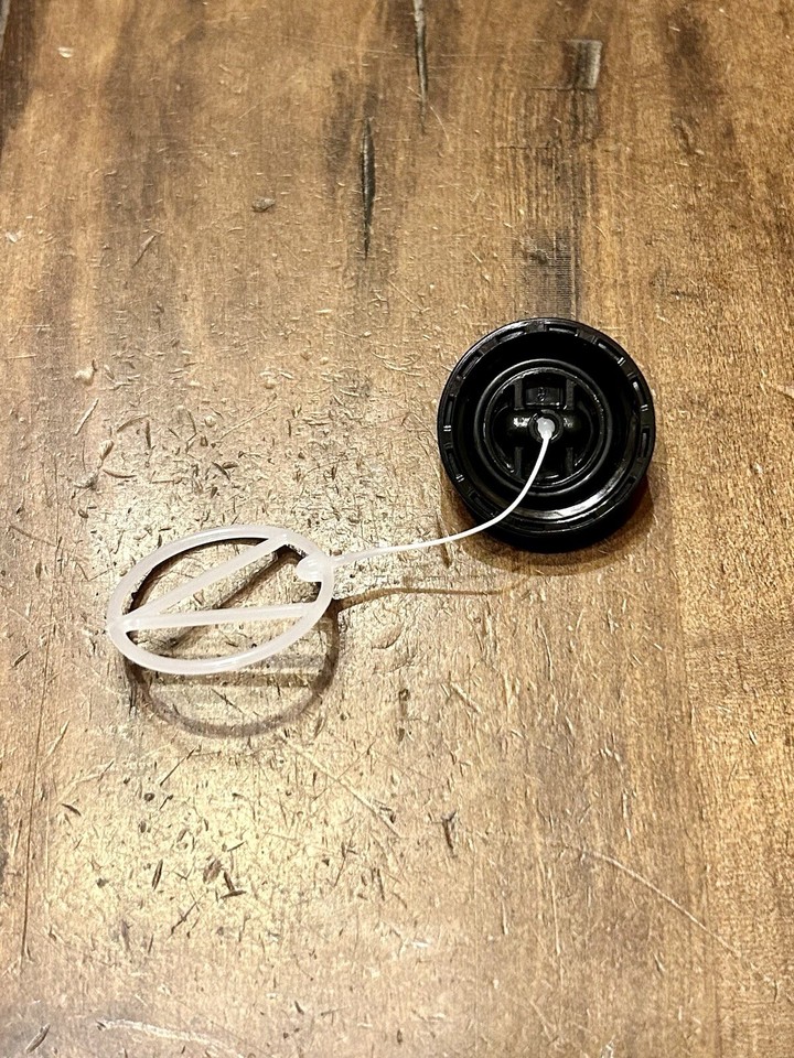 ECHO Oil Cap CS-271T CS-310 CS-330T CS-352 CS-355T P021005581 Genuine ...