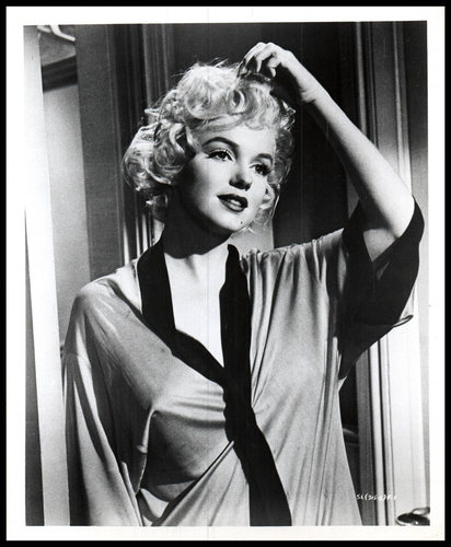 Hollywood Beauty MARILYN MONROE BOMBSHELL SEXY POSE 1950s PORTRAIT ...