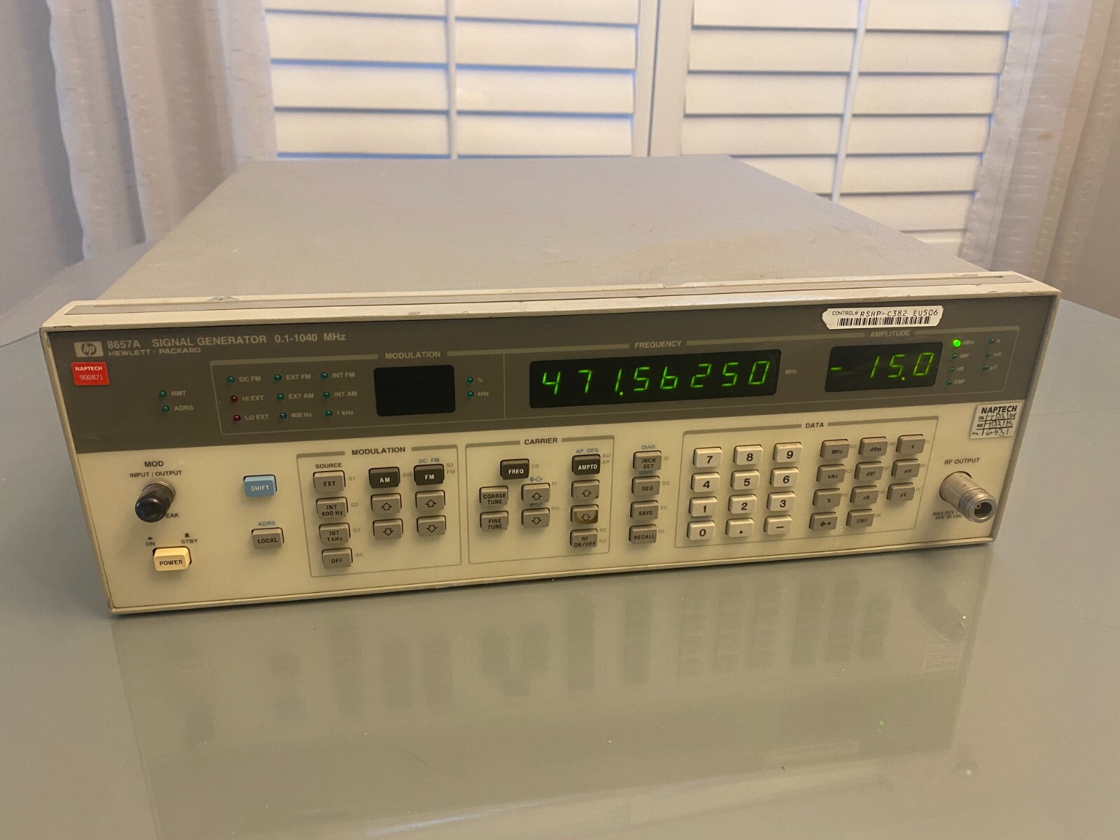 HP HEWLETT PACKARD 8657A SIGNAL GENERATOR 0.1-1040 MHz Radio HAM Hand ...