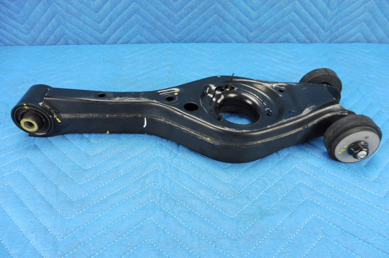 Hyundai Tucson 2WD Rear Left Lower Control Arm W Lower Pad 55210-2S010 ...