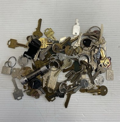 Assorted Lot of Vintage Cut Keys & Misc. Keys, House, Car, Padlock, Etc ...