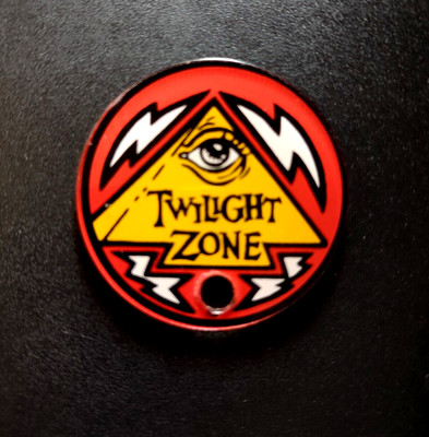 The Twilight Zone Eye Pyramid Pinball Machine Keychain 1993 Original ...