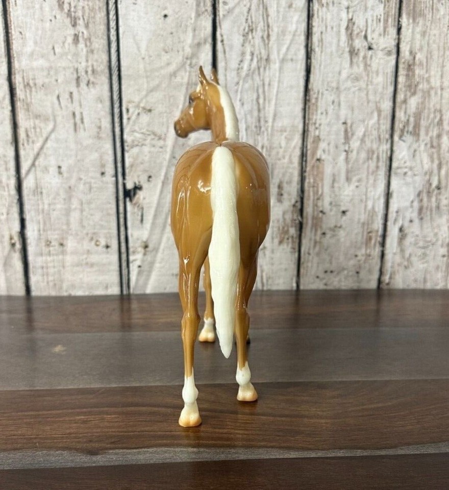 Breyer Chadwick Collector Club 2022 Glossy Palomino Thoroughbred ...