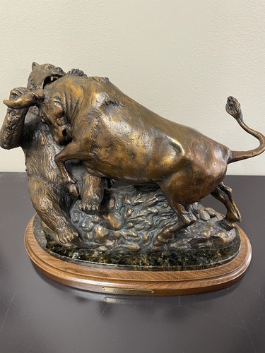 Gaining ground Trace Guthrie Bull vs Bear 2008 stock market statue | eBay