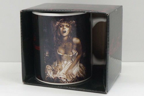 Victoria Frances Tazza Mug in Ceramica. Disegno Vamp. Pyramid International