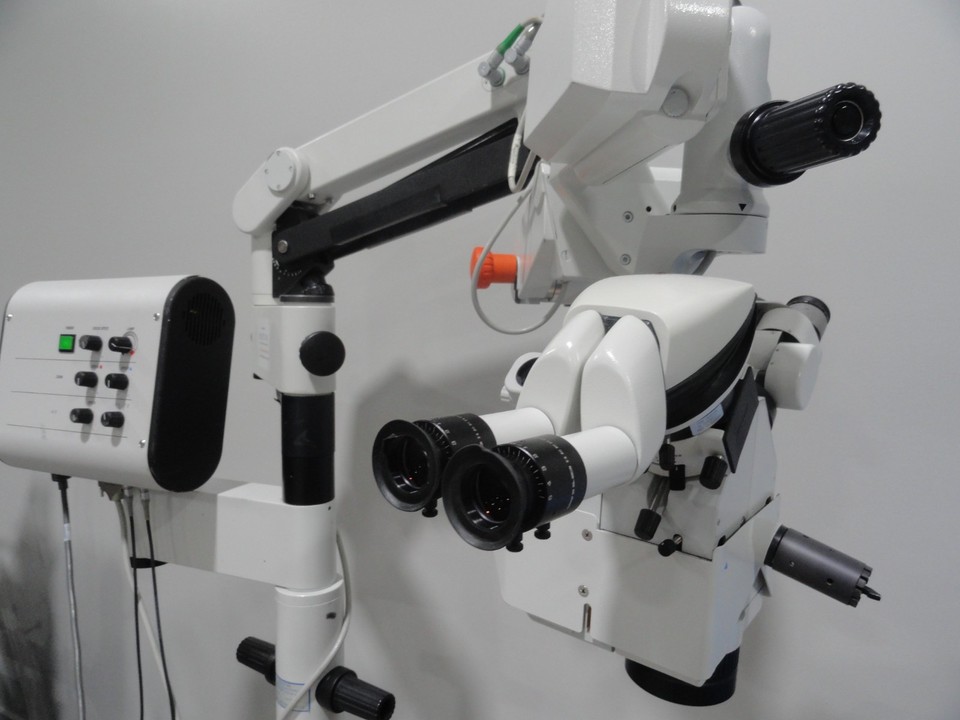 Leica M680 Dual Head Surgical Microscope with two footswitches | eBay
