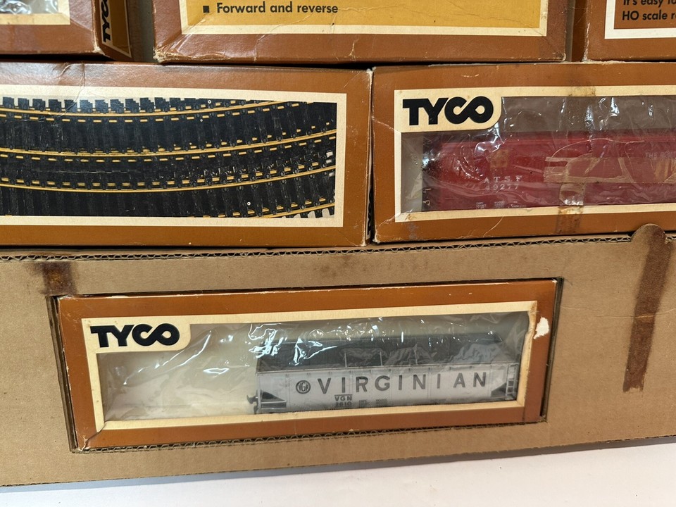 Tyco Vintage Santa Fe train set Ho With Track & Accessories Untested ...