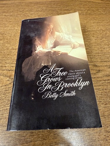 A TREE GROWS IN BROOKLYN by Betty Smith 1981 Harper Perennial PB Good ...