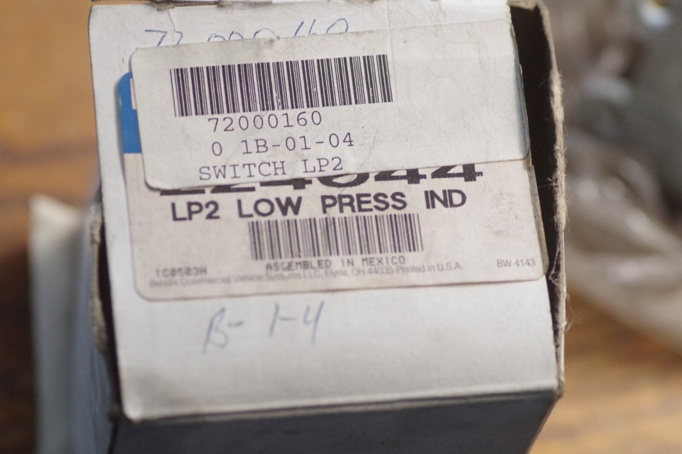 GENUINE NEW OEM BENDIX PRESSURE INDICATOR 224044 | eBay