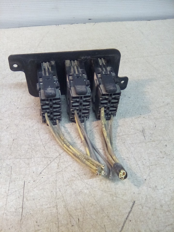 2000 Freightliner Century Dash Switch Panel With 3 Switches | eBay