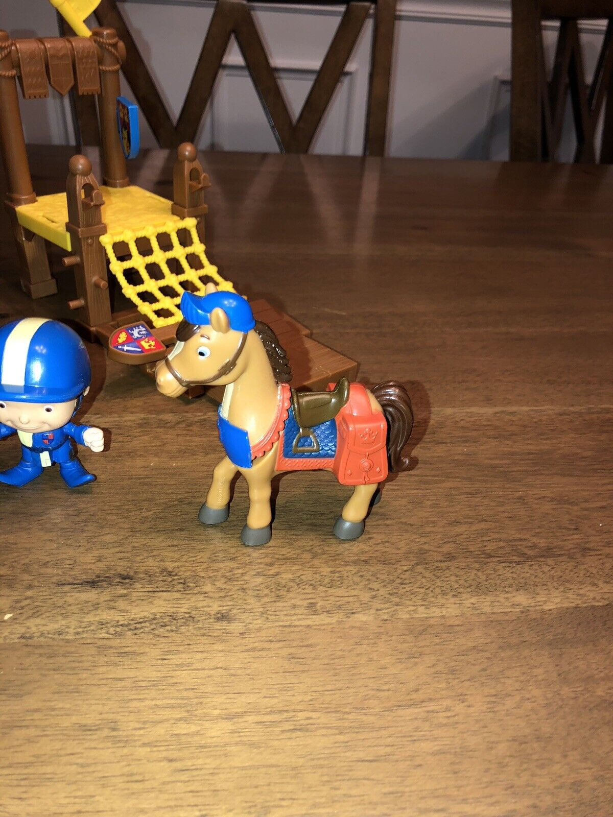 Fisher Price 2012 Mike the Knight Training Grounds w/ (2) Figures Yip ...