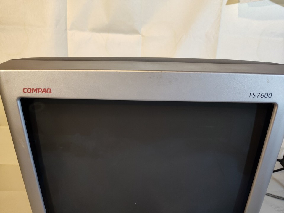 HP Compaq FS7600 17" CRT VGA Monitor 1280 x 1024 60Hz Retro Gaming Flat ...