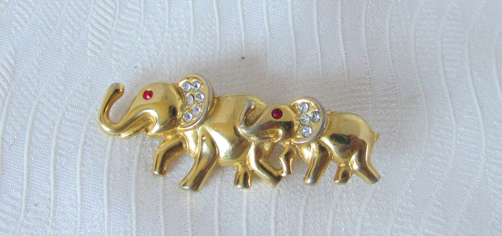 Cute Trumpeting Mother & Baby Elephant Pin Red Clear … - Gem