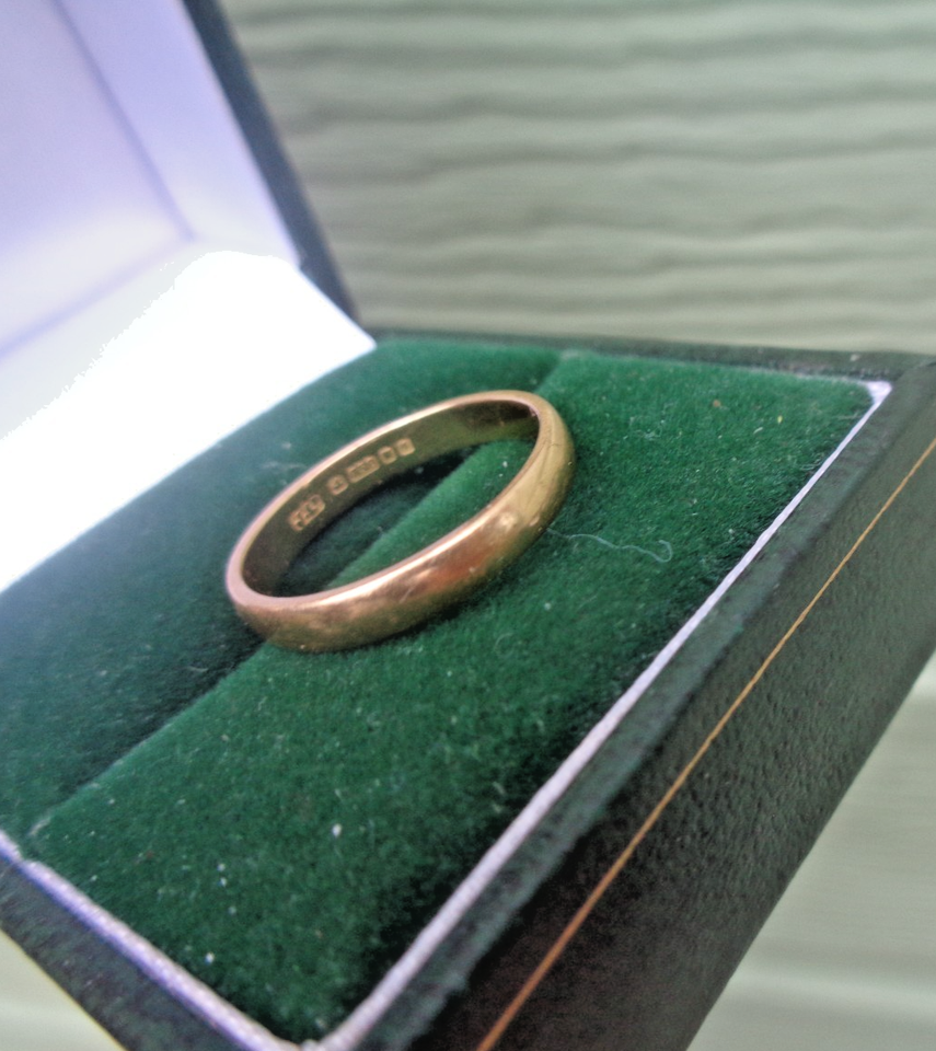 18ct Gold Wedding Ring Band hallmark 1983 Birmingham by Jadales Ltd ...