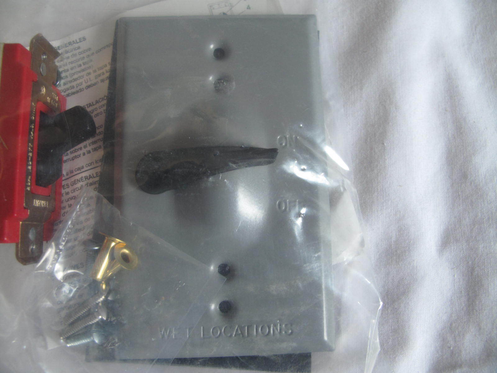 (1) NEW Hubbell Bell Outdoor Lever Switch Cover 5137-0 2P 20A 120-277 ...