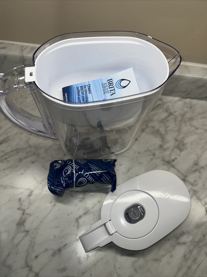 Brita 6-cup Space Saver Water Pitcher with Cartridge - White (OB21/OB03 ...