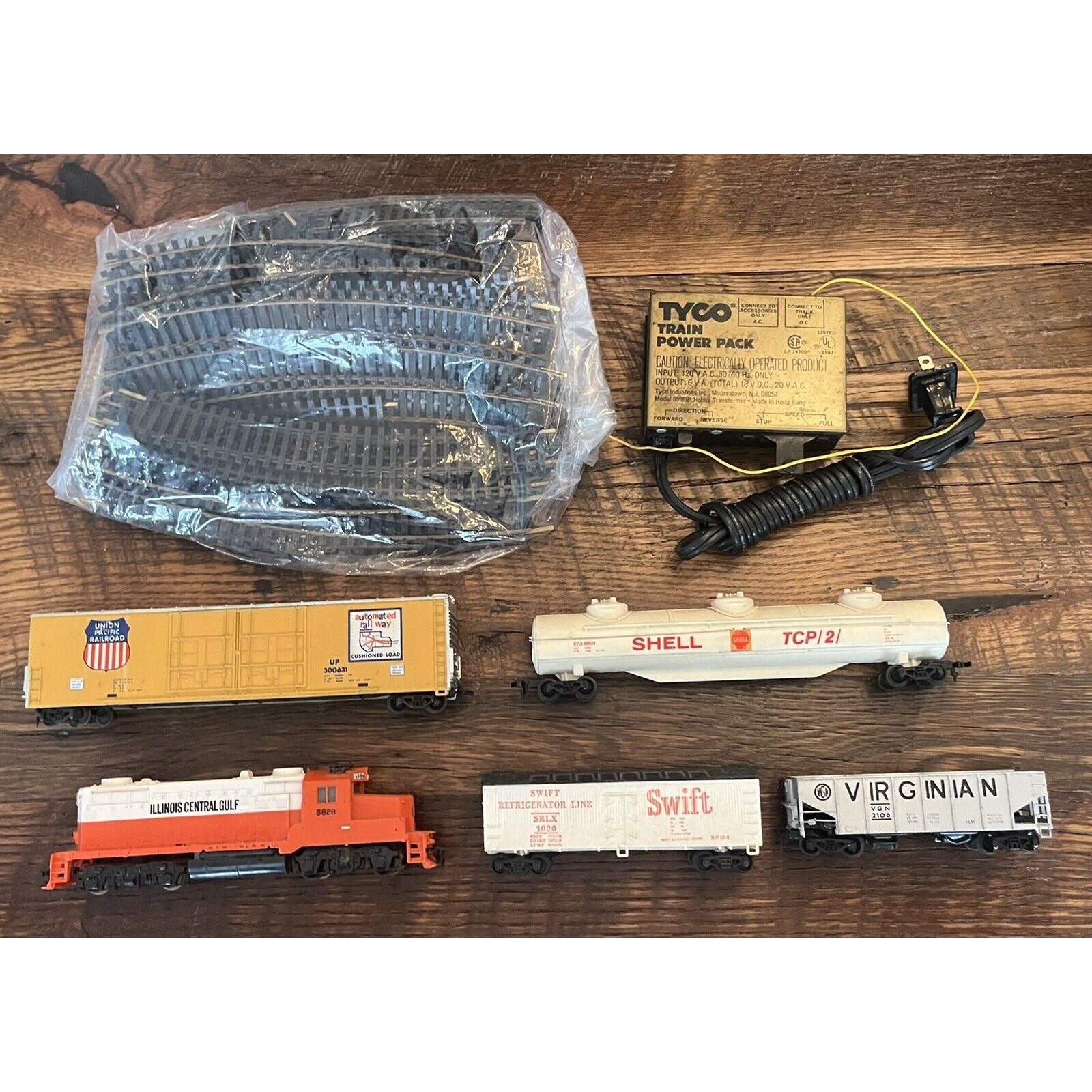 VTG Lot of Tyco HO Scale Trains, Tracks, Cars, Locomotive, Power, Nice ...