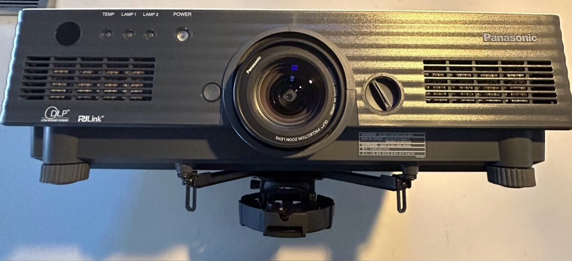 Panasonic PT-D4000U Projector XGA 4000 DVI | eBay