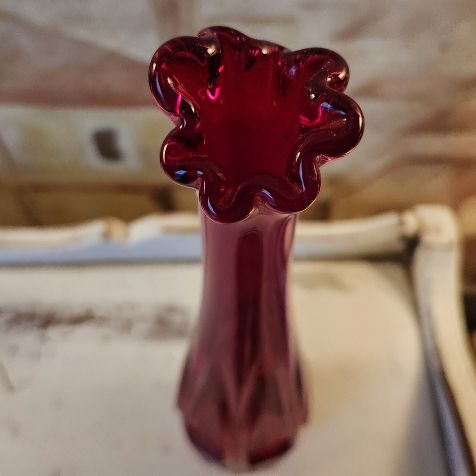 Beautiful Red Amberina Ruffle Glass 9 Inch Fenton Vase Glows Stunning ...