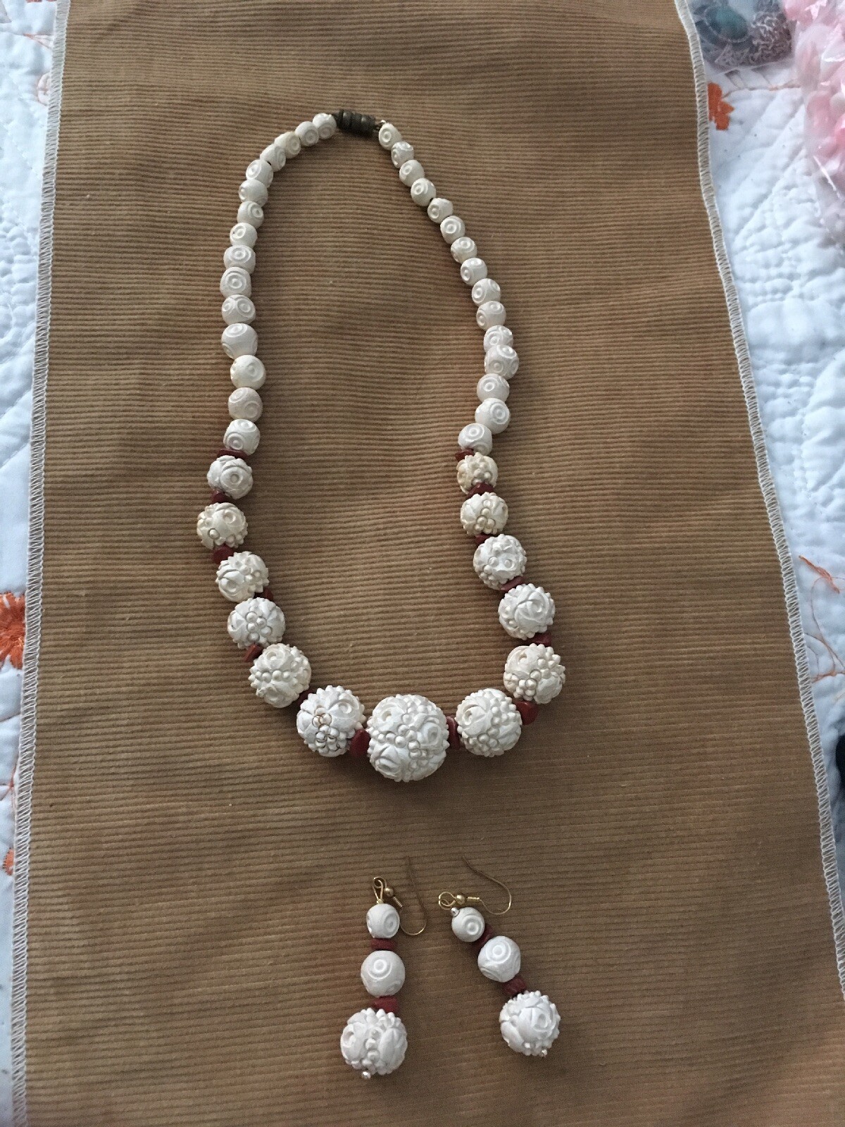 Antique Vintage Vegetable Ivory Necklace And Earrings - Gem