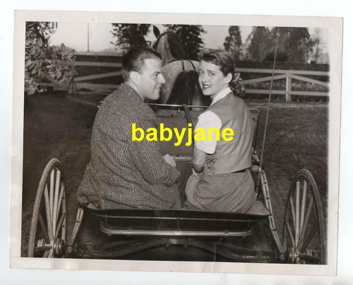 BETTE DAVIS ARTHUR FARNSWORTH ORIGINAL 7X9 PHOTO 1941 CANDID IN HORSE ...