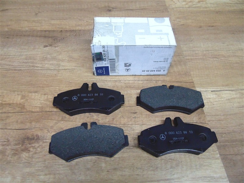 Rear Brake Pads Genuine Mercedes 741/742 - A0044202520 | eBay