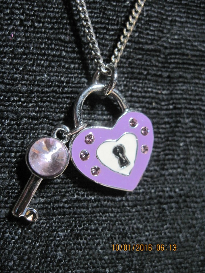 VINTAGE AVON SILVER CHAIN W/ ENAMEL PINK RHINESTONE LOCK/KEY NECKLACE ...