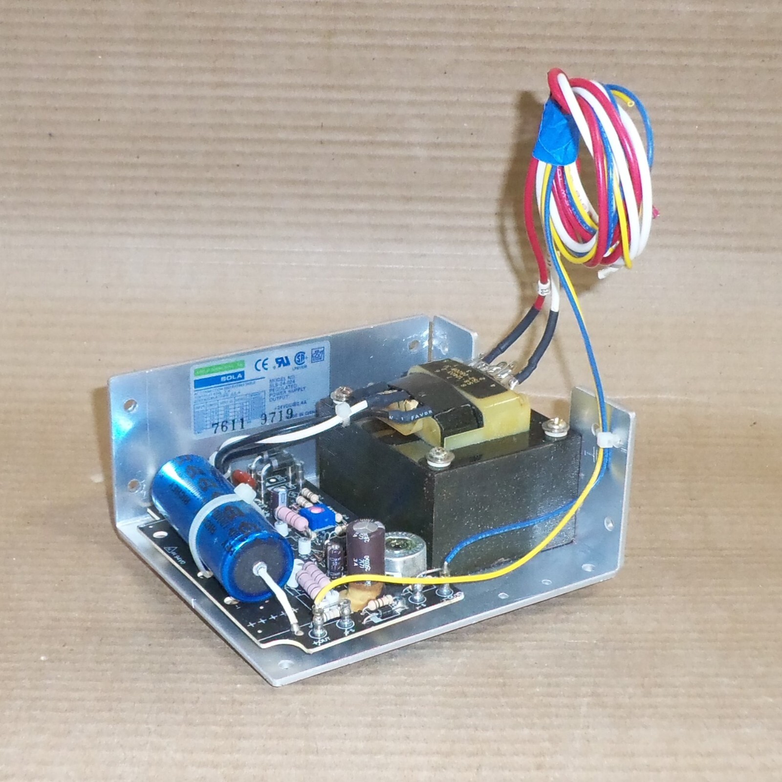 GENERAL SIGNAL SLS-24-024 SOLA REGULATED POWER SUPPLY 100-240VAC 1A AK ...