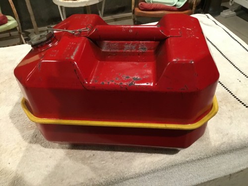 Vintage Metal BLITZ 2.5 Gallon Gas Can DOT-5 L USMC 20-2 1/2-84 | eBay