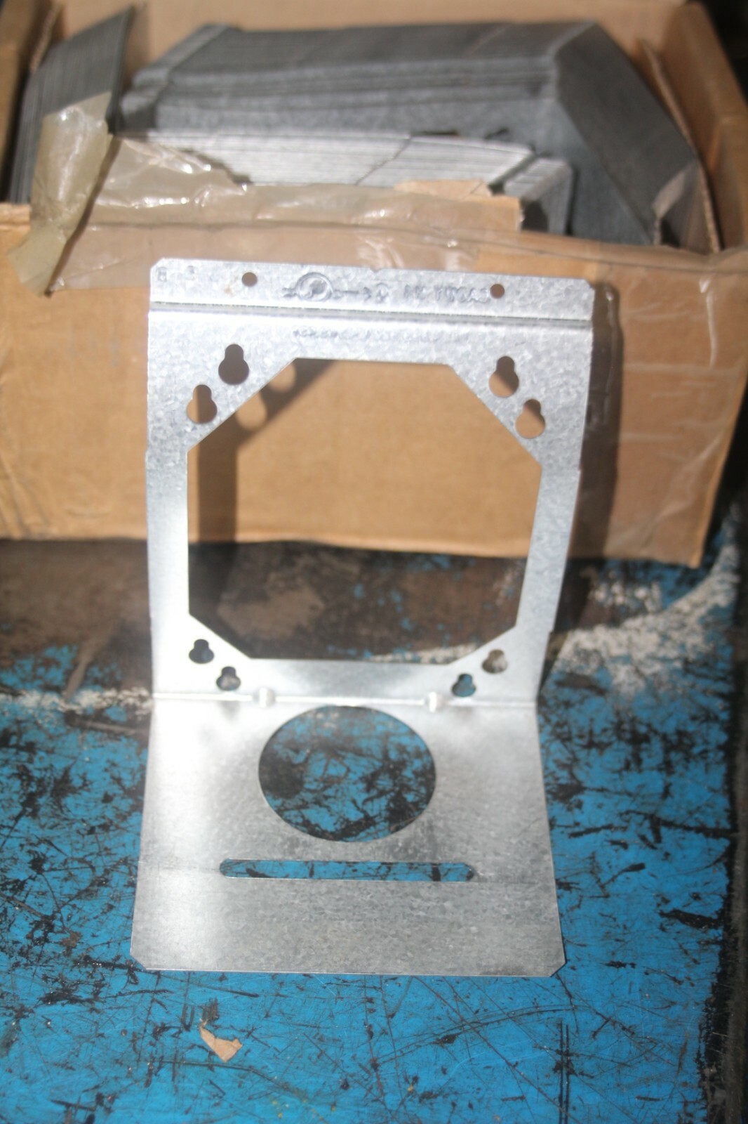 Erico Quick Mount Box Support 4" Metal Stud 100 Pc | eBay