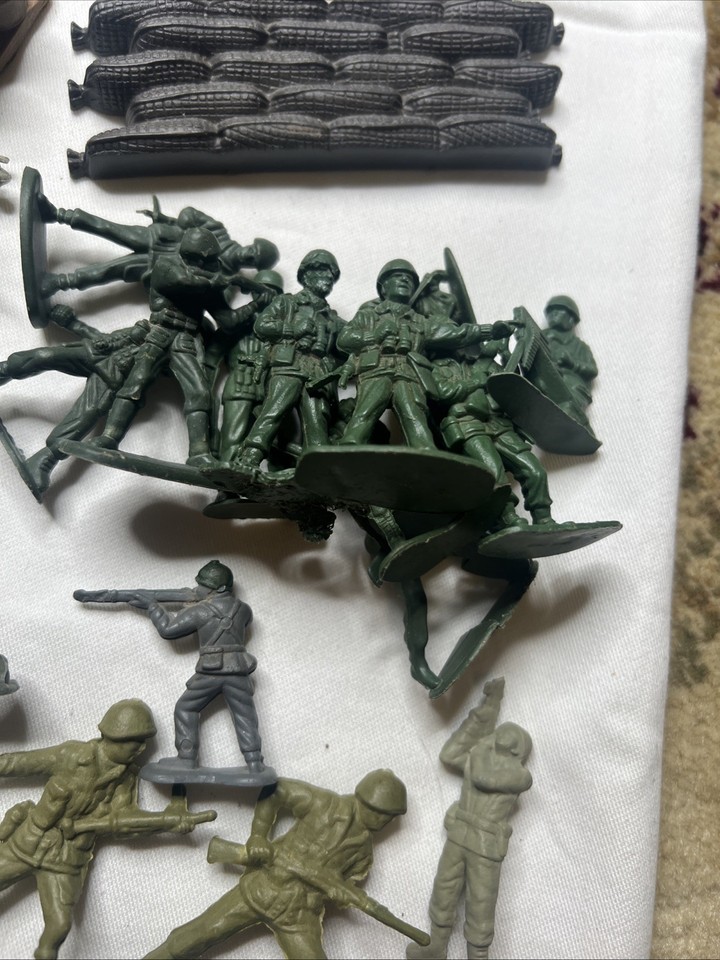 Large Lot Of Vintage Army Men And Toys Assorted | eBay