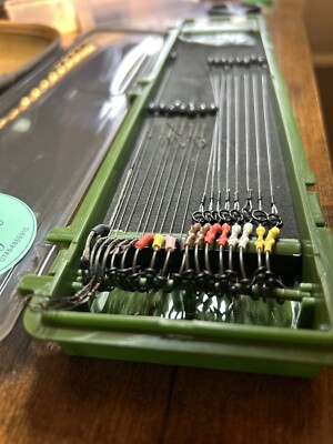 1X READY MADE CARP FISHING RIGS PLUS CARP RIG BOX COMES WITH 20 READY ...