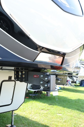 GEN-Y Hitch EXECUTIVE TORSION-FLEX Fifth Wheel King Pin Box 30K GH-8050 ...