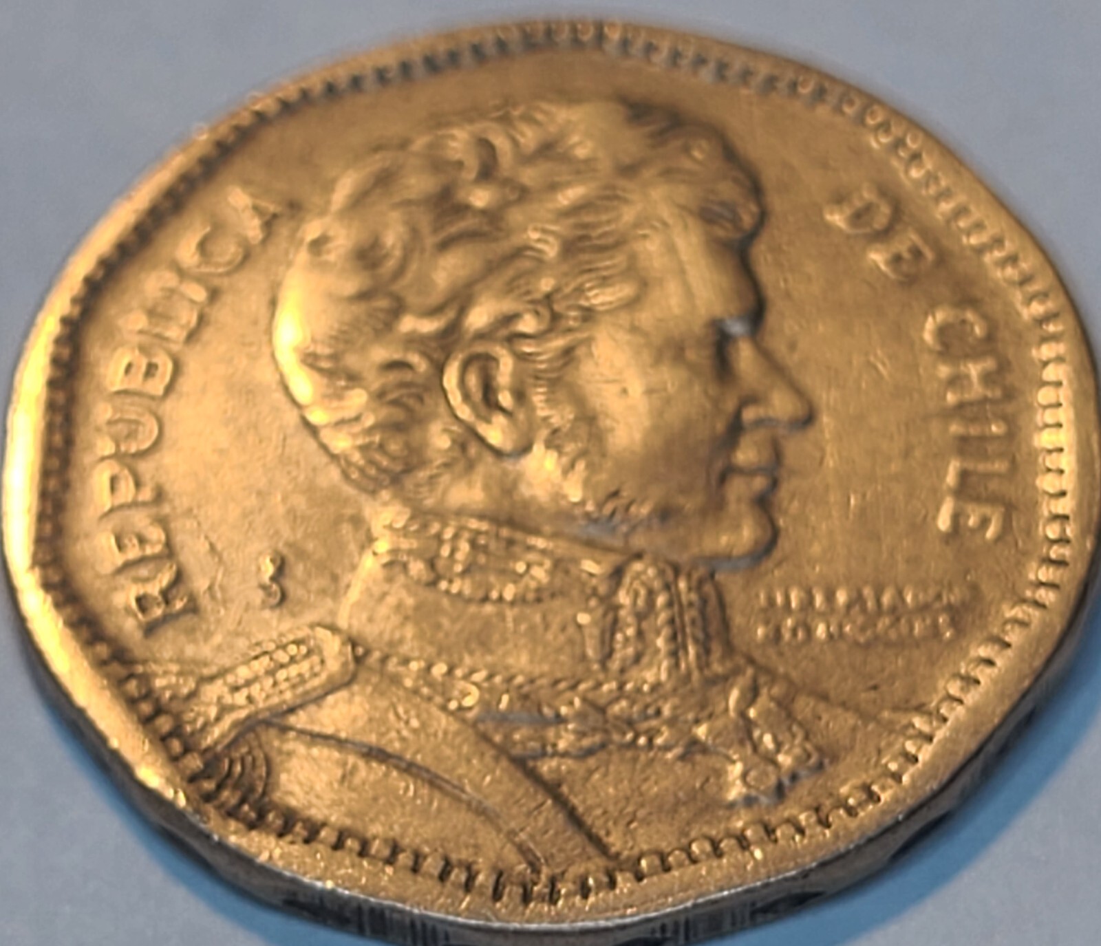 1999 CHILE 50 PESOS 10 SIDED COIN ROUND DATE LIBERTADOR B. O'HIGGINS US ...