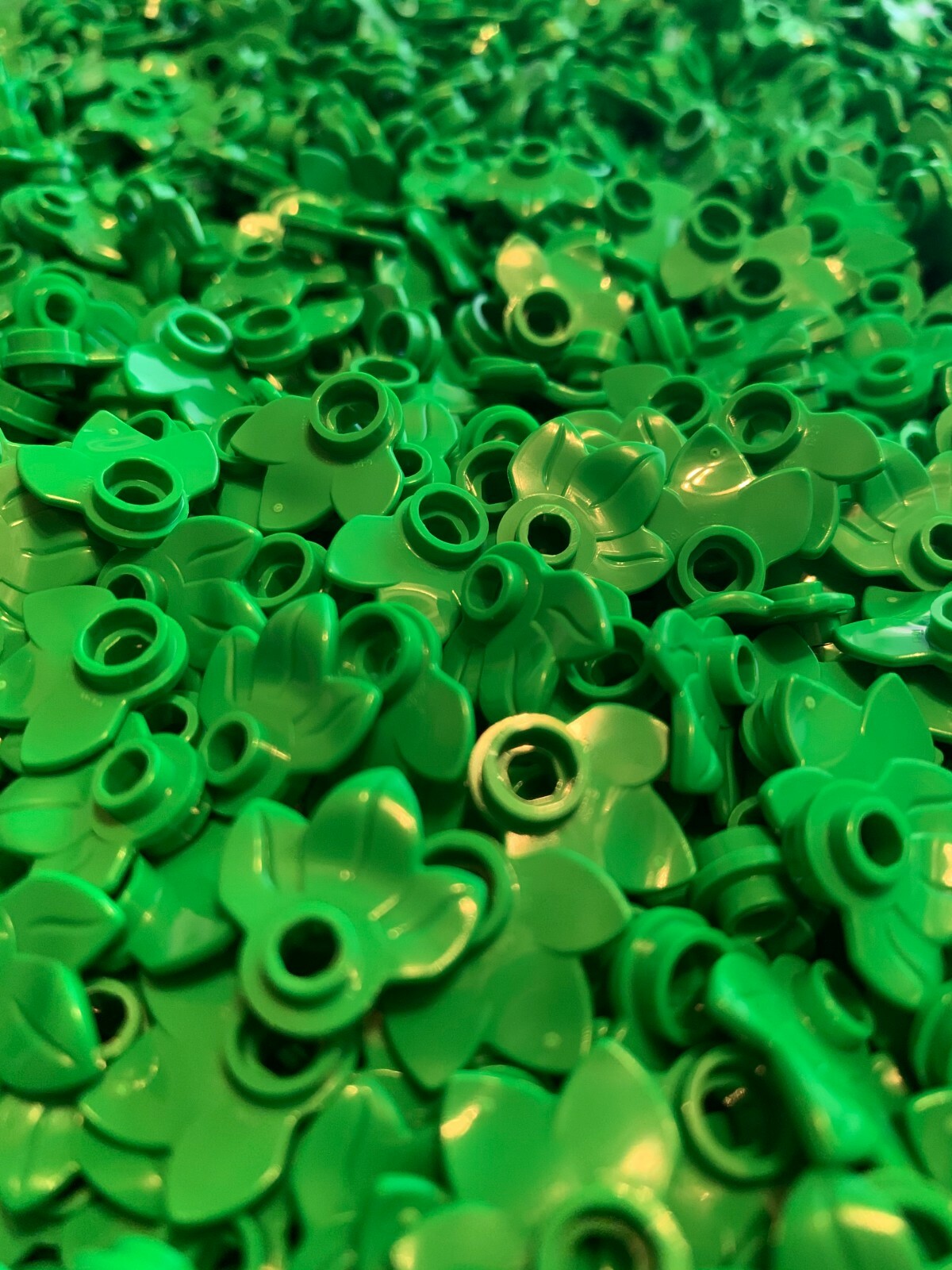 LEGO Plant Plate 32607 - 1x1 With Three Leaves - x100 Bright Green Tree ...