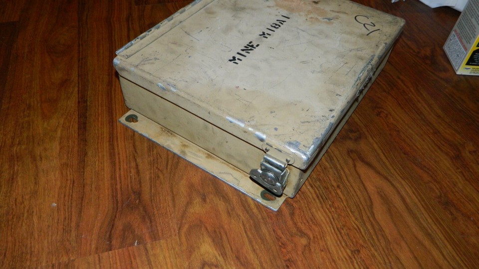USGI M18A1 Claymore Mine Carrier with Instructions Inside | eBay