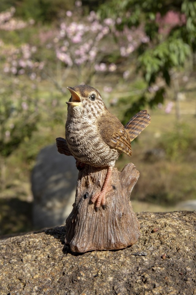 Motion Activated Bird Statue on Stump Life Like Home Tabletop Decor | eBay