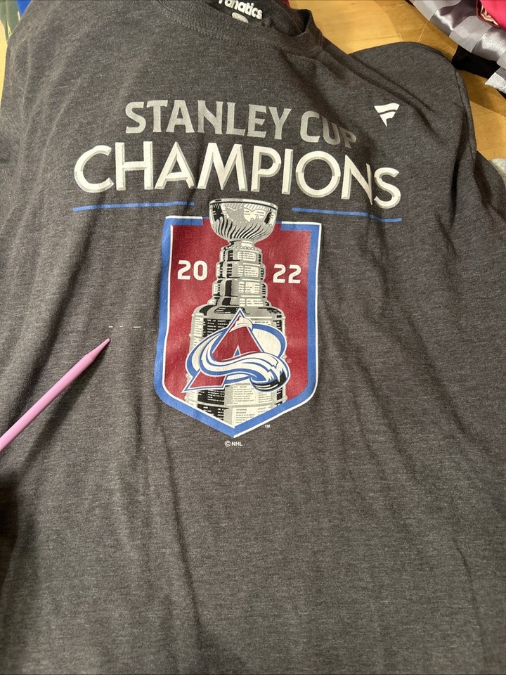 Colorado Avalanche AVS 2022 Stanley Cup Champions T-Shirt Large ...