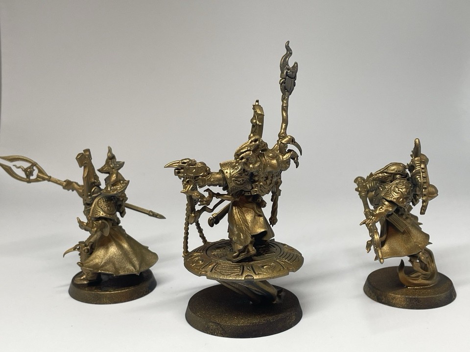 Warhammer 40K: Thousand Sons - Exalted Sorcerers Primed Retributor Gold ...