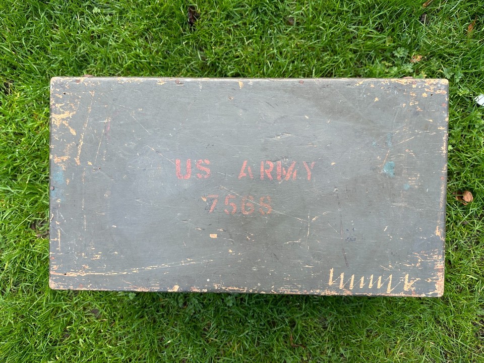 WW2 US ARMY SIGNAL GENERATOR COMPLETE ,WOODEN CASE + INST BOOKLET ...