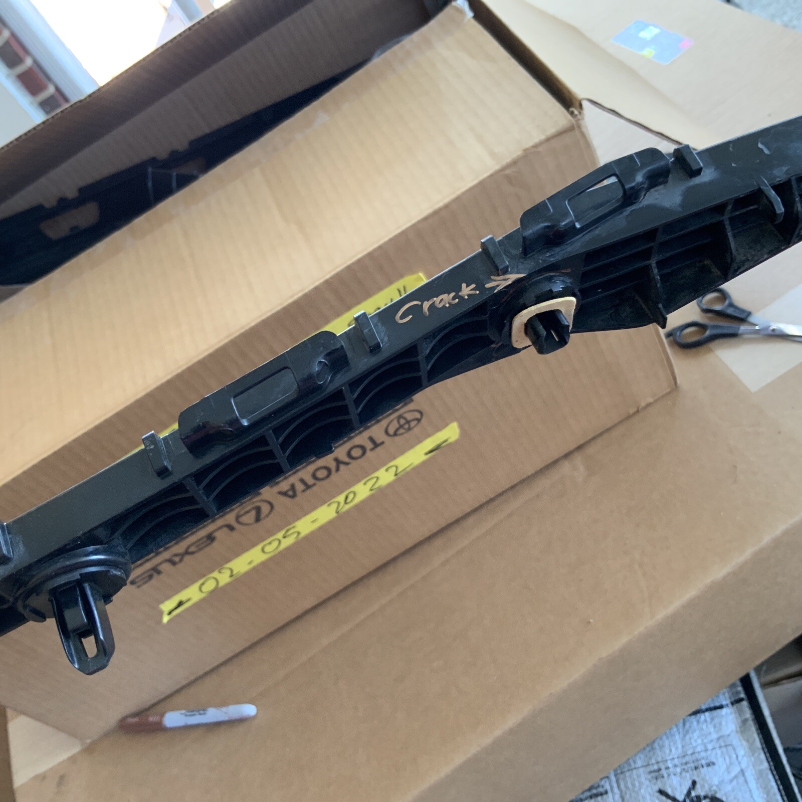 2014-2019 TOYOTA COROLLA REAR BUMPER LEFT RETAINER BRACKET SUPPORT ...