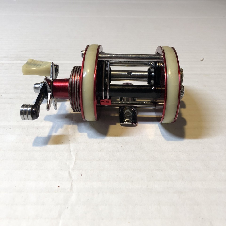 Vtg Bronson Invader 26 Baitcaster Fishing Reel Red & Cream Colored FIS ...