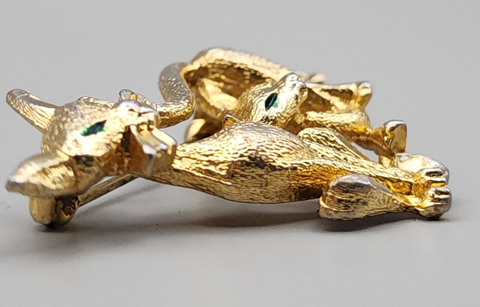 Sphinx Siamese Cats Vintage Gold Tone Brooch Pin Miss… Gem