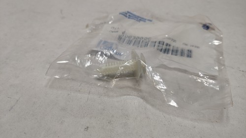 OEM General Motors Front Bumper Side Extension Retainer 25639958 NOS ...